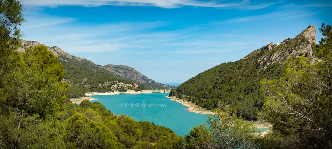 Ruta alrededor del Embalse de Guadalest, el corazón esmeralda de Alicante